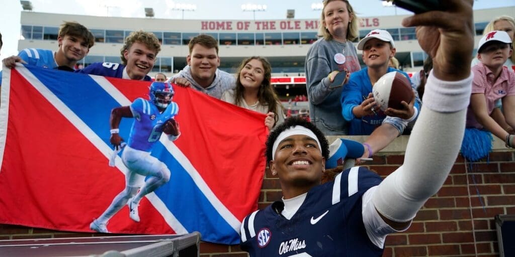 Trinidad Chambliss named 2025 SEC Newcomer of the Year | WDBD Fox 40 ...